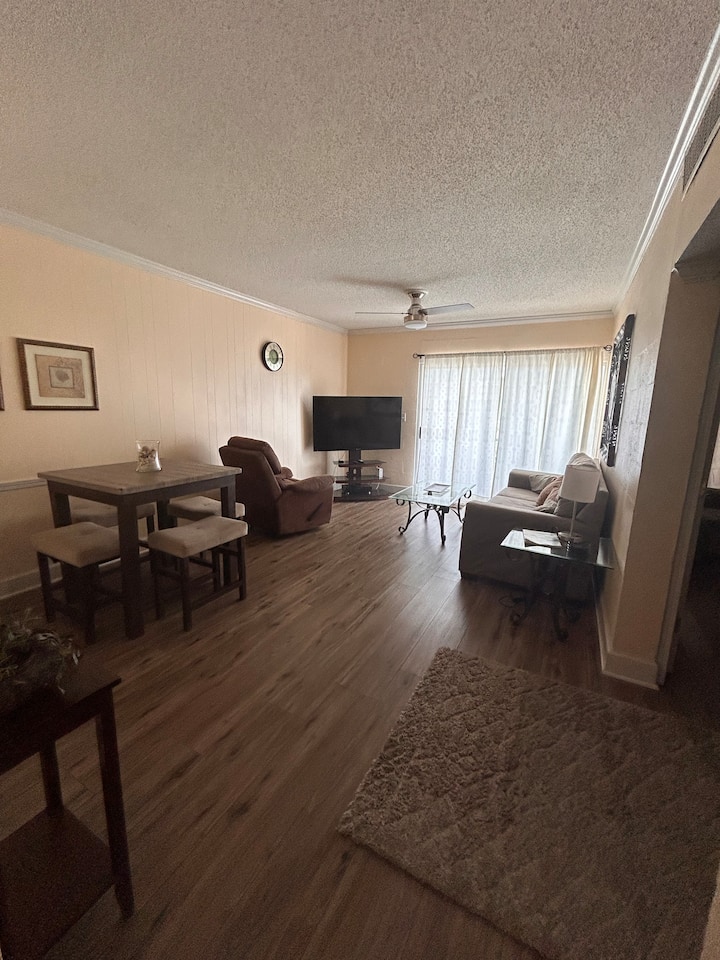 Beautifully Decorated Condo Just Steps To Beach!! - Okaloosa Island, FL