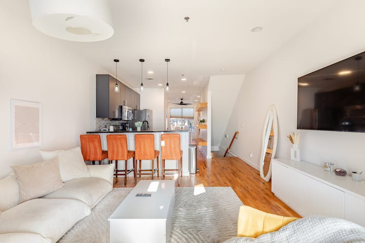 Walk To Stadium + Gwcc | Modern 2br W Parking - Atlanta, GA