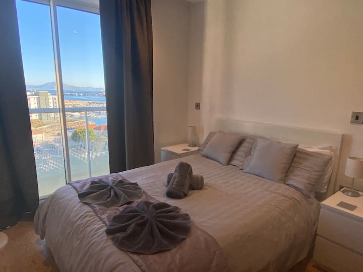 Modern Apartment In Superb Location - Gibraltar
