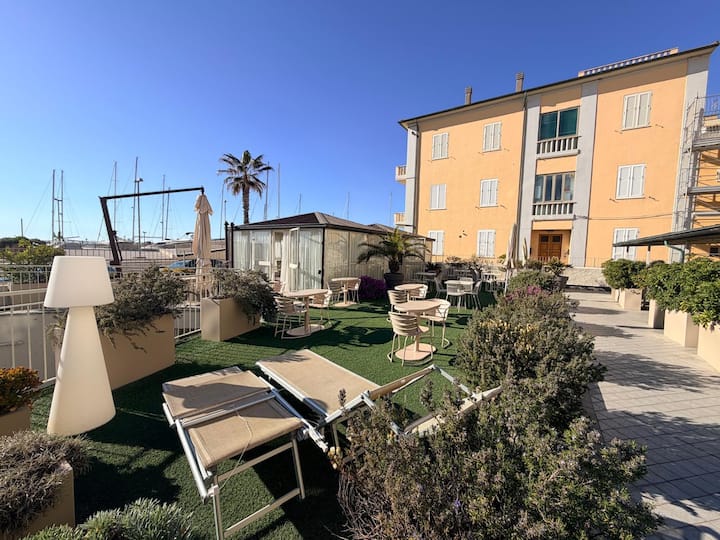 Suite With Sea View Balcony + Indoor Pool - San Vincenzo