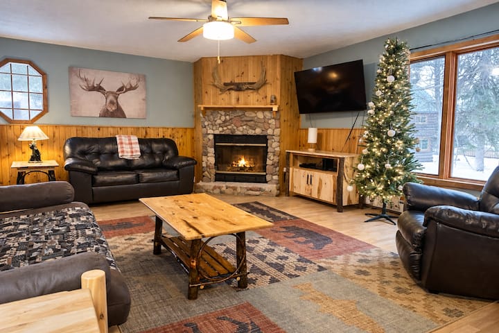 Clean & Cozy Cabin! Direct Trail Access W/ Parking - Au Train, MI