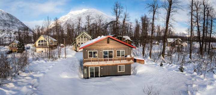 Home By The Mountains - Valdez, AK