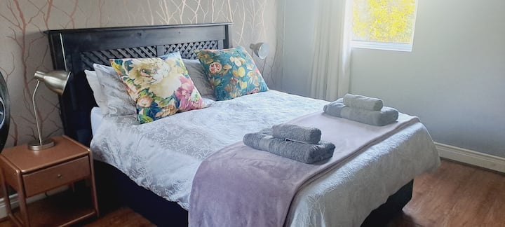 Anam Cara Self Catering With A Balcony & View - Goodwood