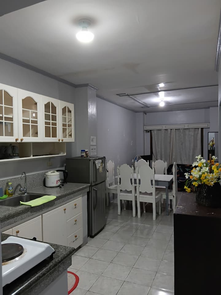 Estro's Place (Butterfly Unit) - San Fernando