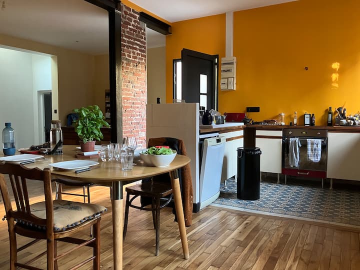Léontine - Montreuil, France