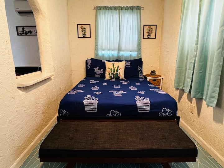 The Prickly Pear Casita, Downtown & Old Town - Albuquerque, NM