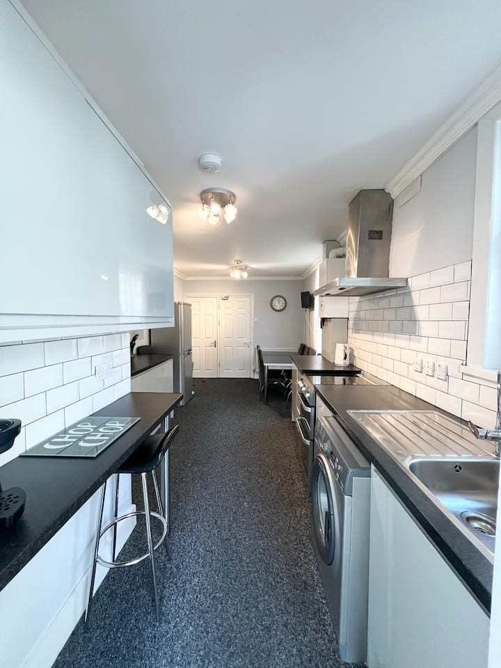 Bright 5 Bed Rooms Property Close To Olympic Park - Essex
