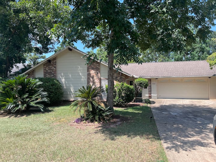 Home Away From Home (4 Bed 2 Bath) - Montgomery, AL