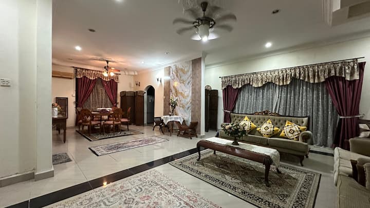 Inap Warisan
A Bungalow Located In Fishing Village - Kuala Sungai Baru