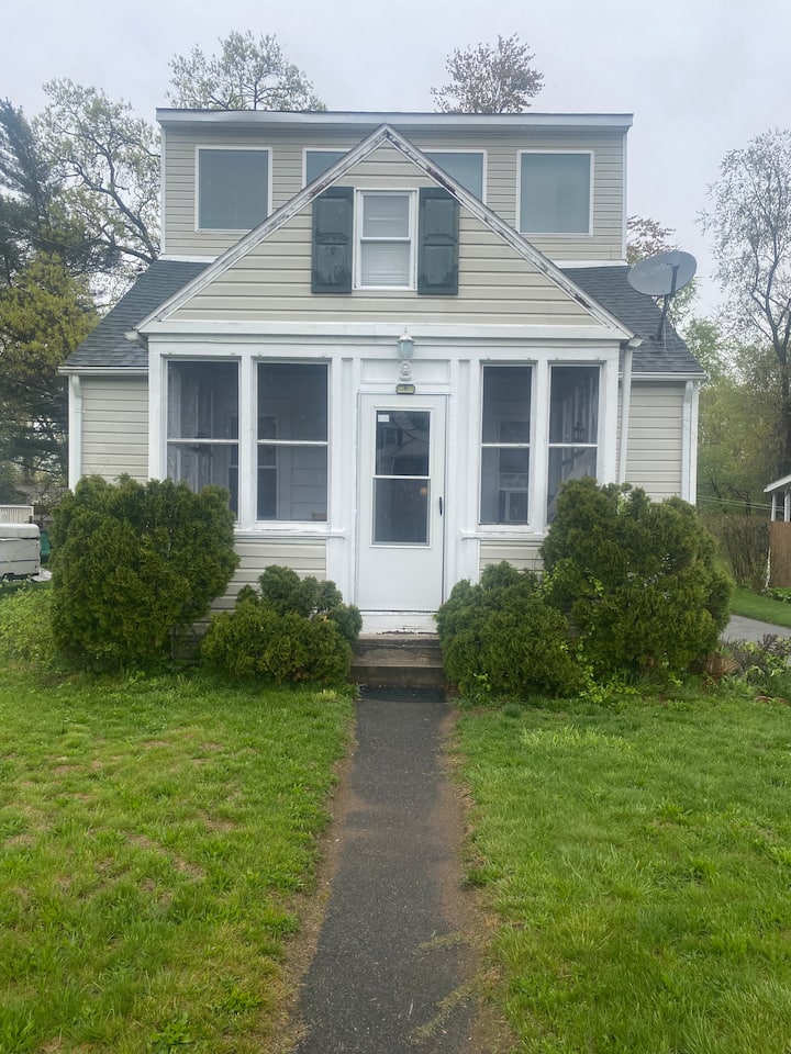 Beautiful 2 Bedroom House With Master Suite - Kingston, NY