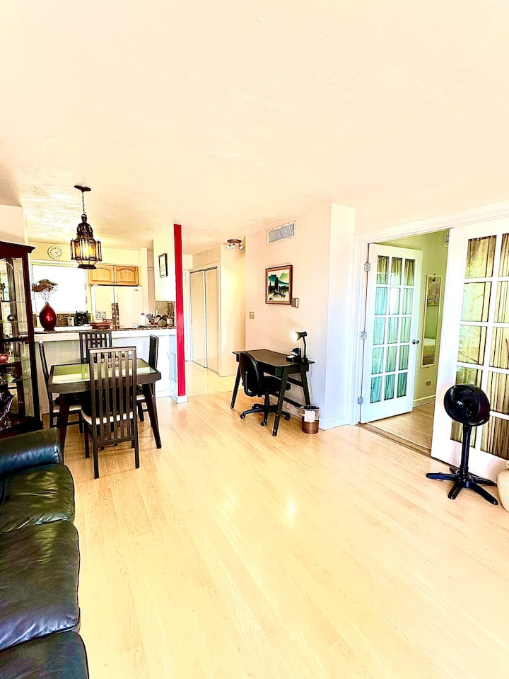 Spacious 2br W/free Parking,walk To Waikiki Beach! - Honolulu, HI