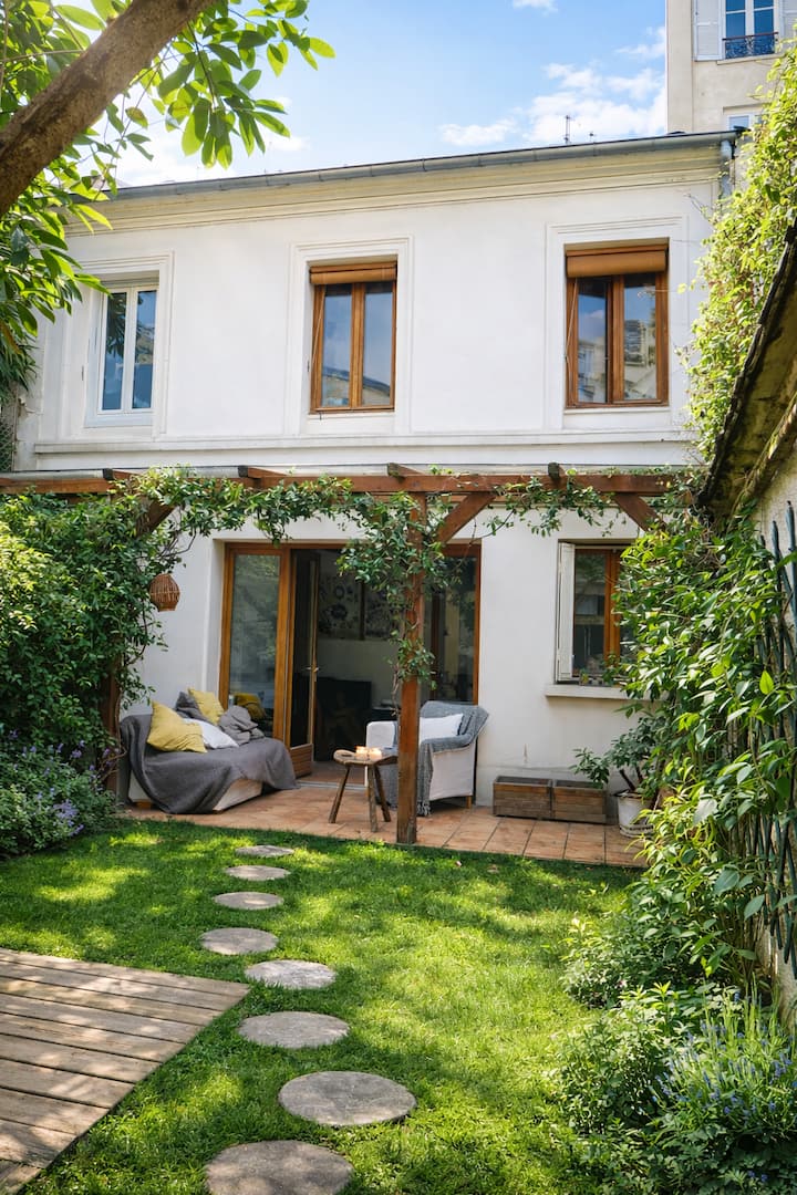 Rare Villa Avec Jardin Privatif Au Centre De Paris - Paris