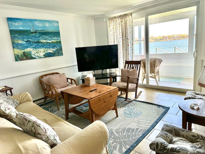 Fo’c’sle On Fort Pond In Montauk, New York - Montauk, NY