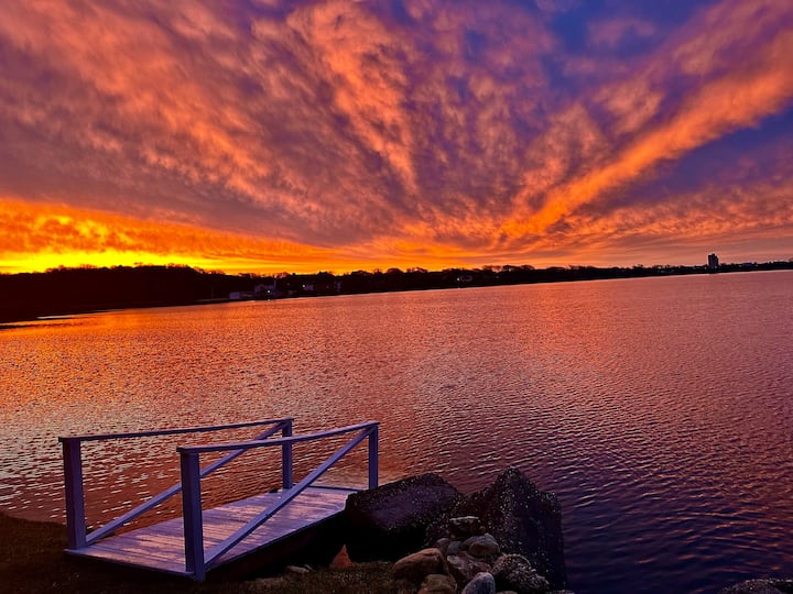 Fo’c’sle On Fort Pond In Montauk, New York - 몬타우크