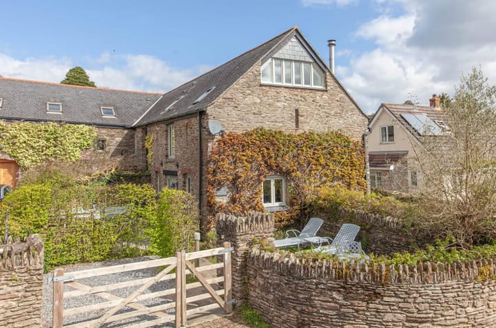 Stunning Barn Conversion In Lovely Coastal Village - Torcross