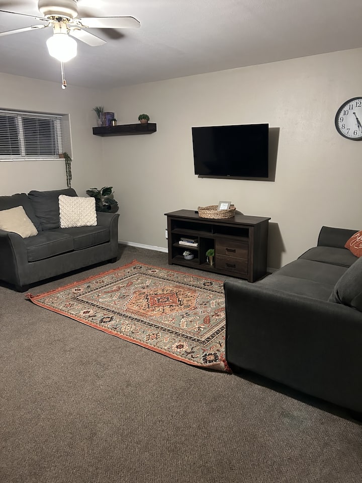 Stylish 2br Lower Unit Close To Byui, Wifi Parking - Rexburg, ID
