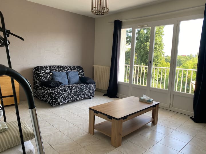 Studio Rénové Avec Balcon Et Place De Parking - Mâcon