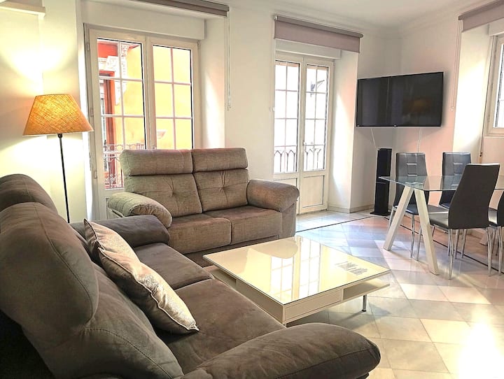 Piso En Centro Y Garaje Gratis En Misma Ubicación. - Grenada