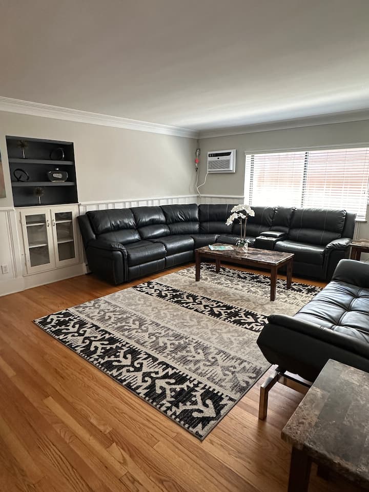 Cozy 3 Bed Apt In Heart Of Downtown Birmingham (7) - Bloomfield Hills, MI