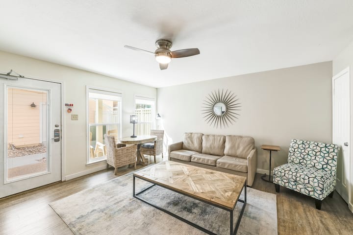Relax & Unwind | Chic Beachfront Pool Condo - North Padre Island, TX