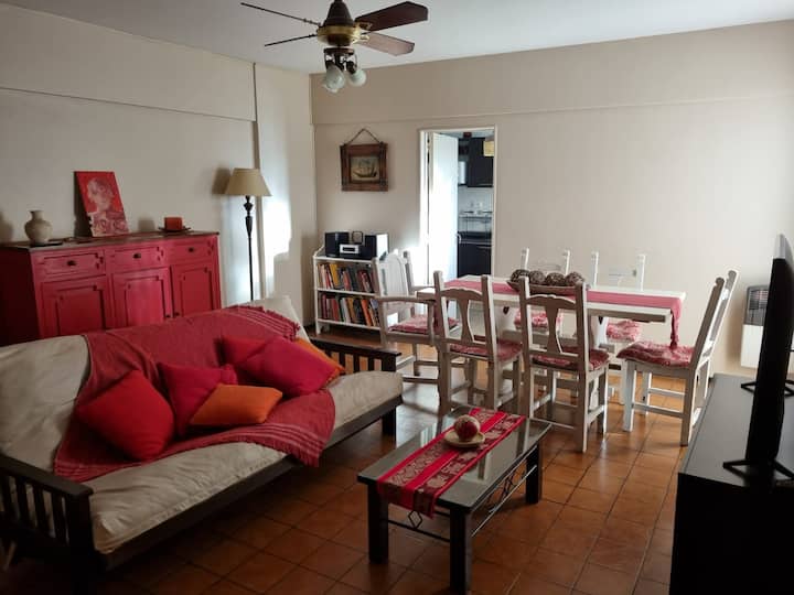 Cálido Y Amplio Departamento En Pleno Centro - Santa Fe