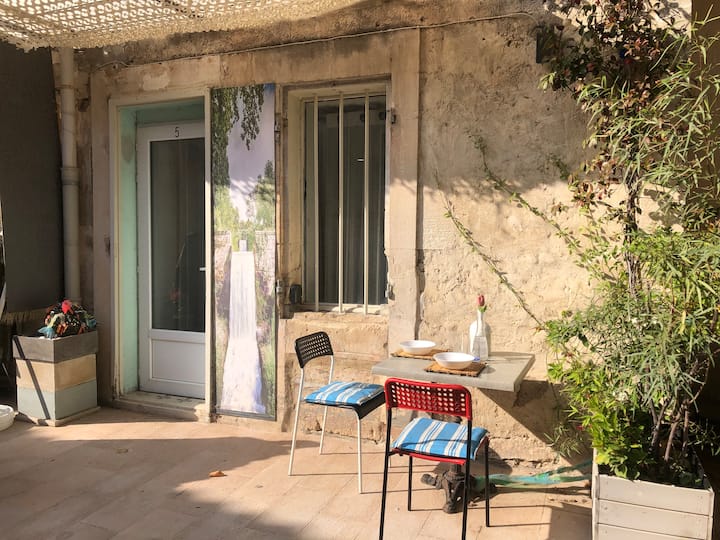 Spacieux Studio Atypique, Centre, Terrasse, Calme - Saint-Rémy-de-Provence