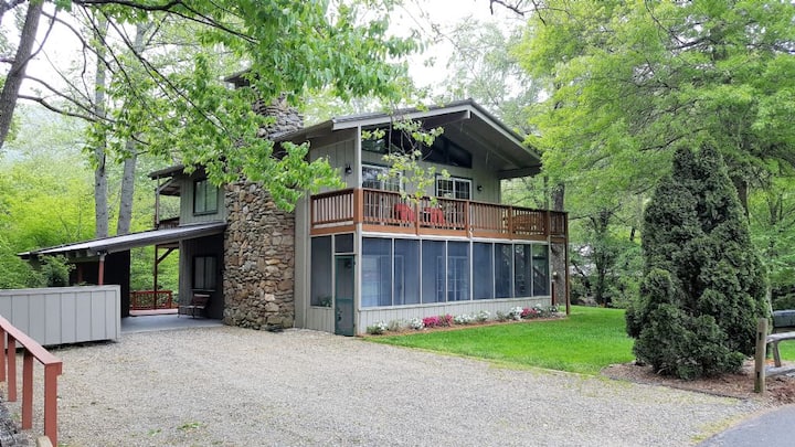 Creekside Haven, Fire Pit Along Bold Rushing Creek, Easy Access, Cable & Wifi - Waynesville, NC