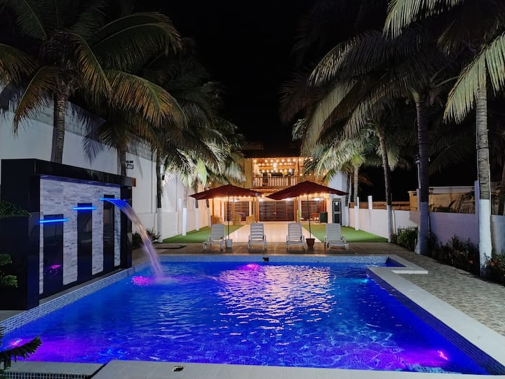 Grandiosa Casa De Playa C/piscina A Orilla Del Mar - Caleta Cruz