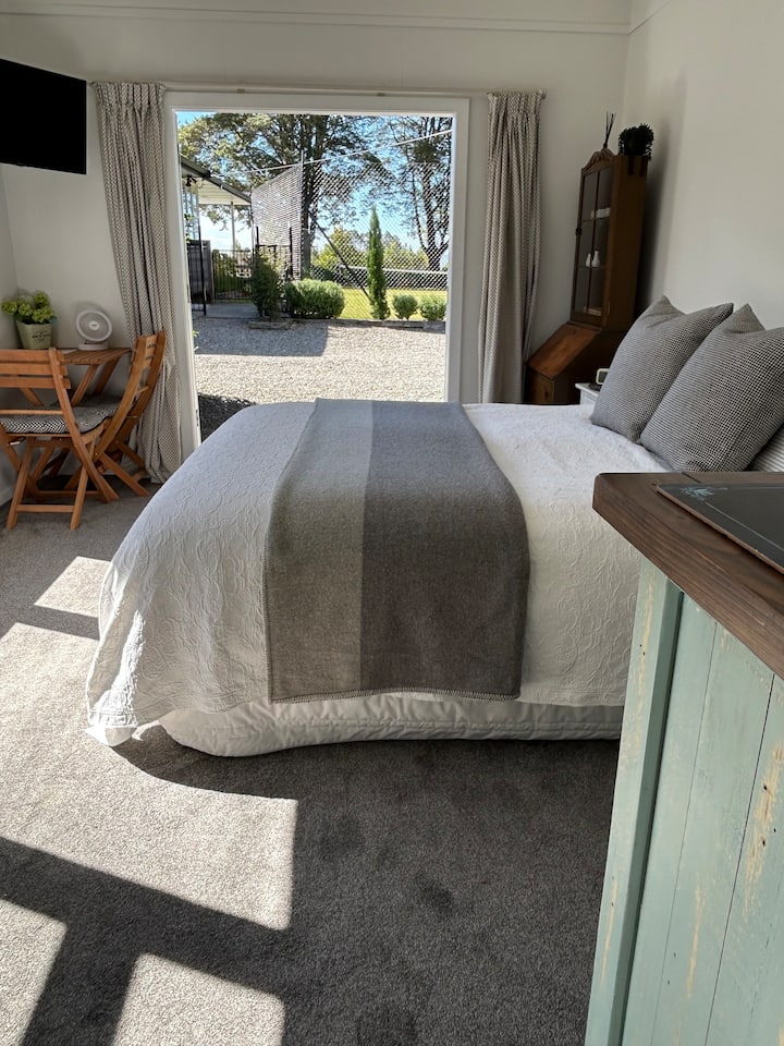 Charming Guest Suite - Masterton