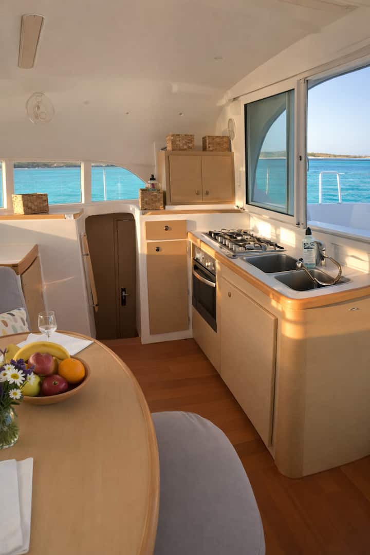 Reserva Tu Estancia En Este Maravilloso Barco - Puig