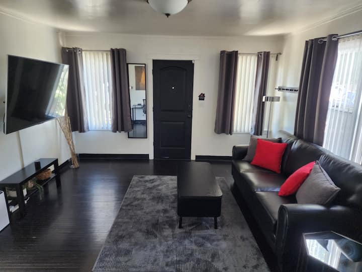 2br Central La | 1g Fiber | Gated Parking - Los Angeles