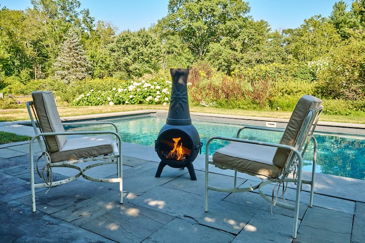 Charming Cottage W/ Pool, Privacy & Garden Views - 갠트