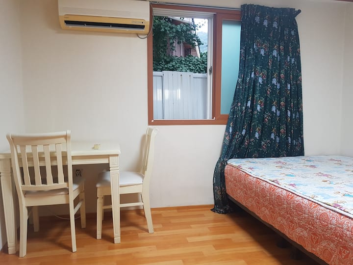 Sunny & Bright & Cheap Priced Studio Near Subway - Pusan
