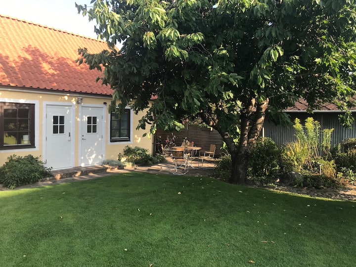 Mysig Stuga Nära Till Stranden. - Åhus