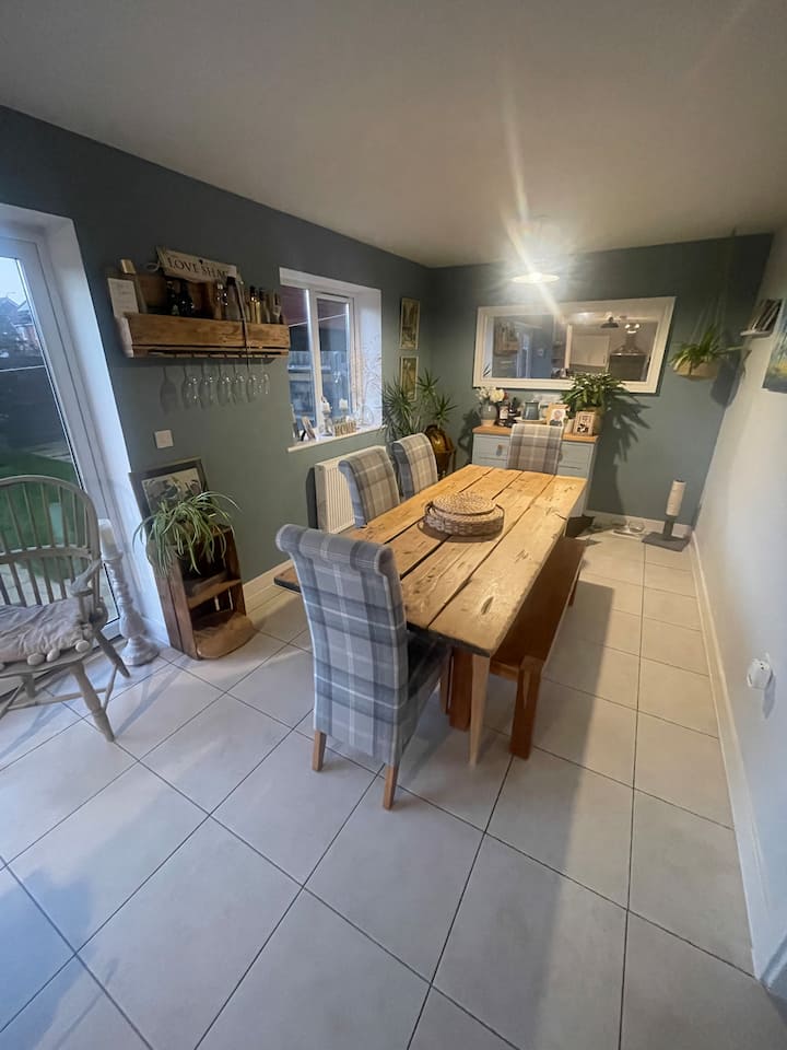 Spacious Home, 2 Miles From Cheltenham Racecourse - Cheltenham