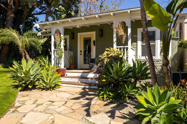 Secluded, Contemporary Bungalow In The Heart Of Hollywood - Los Angeles, CA