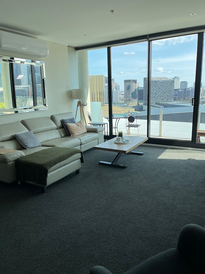 City And Bay Views With Carpark - Melbourne