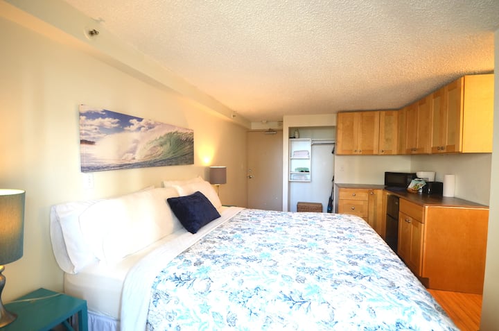 Kuhio Village 810a King Studio, Waikiki Ocean View! - Kailua, HI