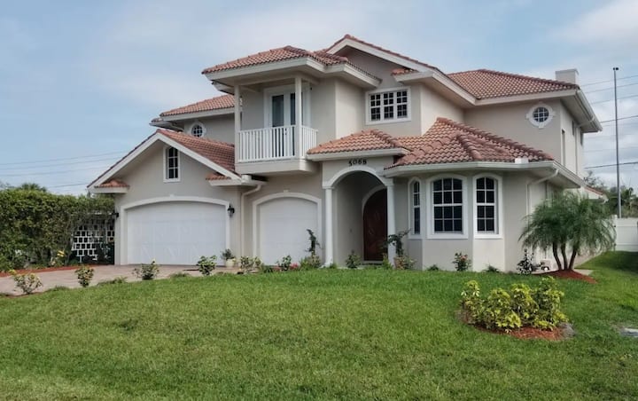 Tropical Pool 5 Bedrm 6 Bath Lovely Home Beach 1mi - Naples, FL