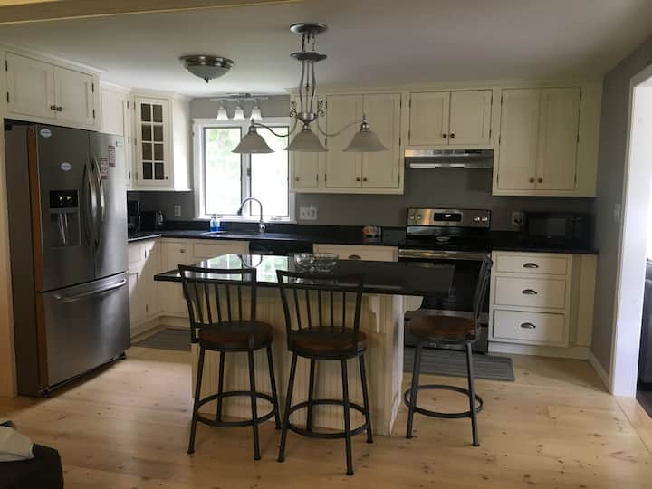 Minutes To Charlestown, Greenhill, Matunuk Beaches - Charlestown, RI