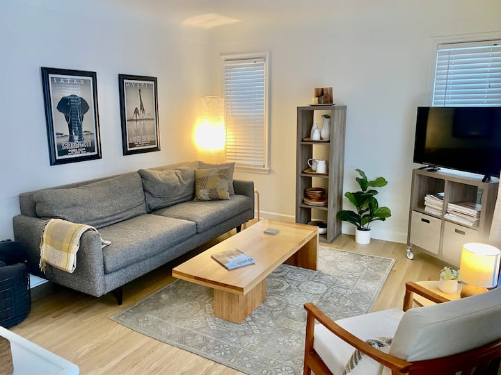 Modern, Cozy & Convenient - Lawrence Lake, Bloomington