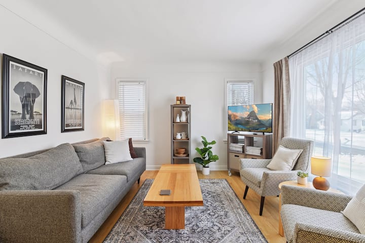 Modern, Cozy & Convenient - Minneapolis, MN
