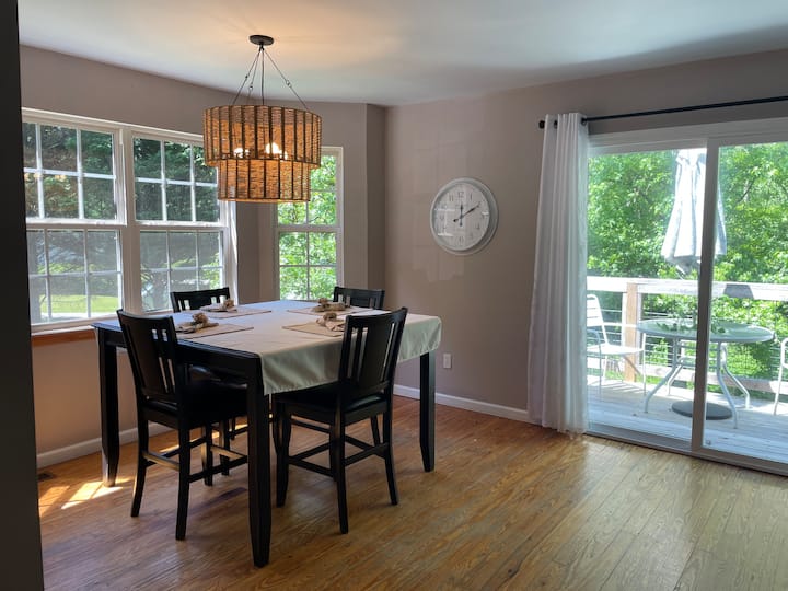 Cozy Bedroom #1, Fast Wi-fi, Sun Deck, Smart Tv - Cartersville, GA