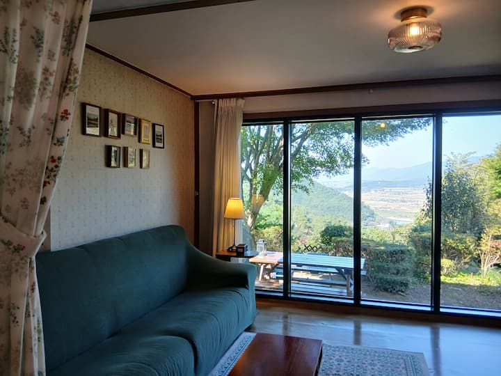 Kure Maru: The Cozy Cabin In The Woods - Suncheon-si