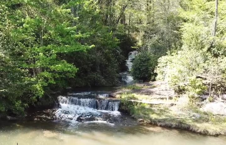 Waterfalls Hideaway-lakefront, Private Picnic Area - Lake Rabun, GA