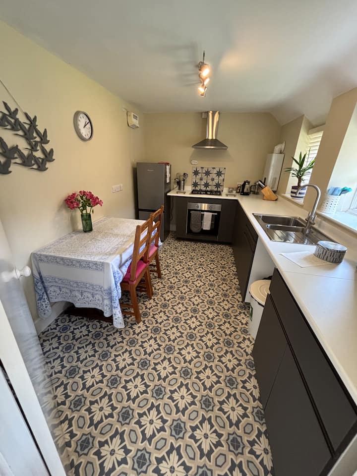 A Converted Cow Byre In Quiet Isington. Sleeps 2 - Wyck