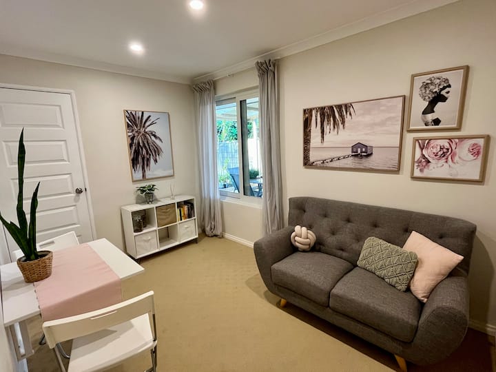 Charming Place With Park Views - Perth
