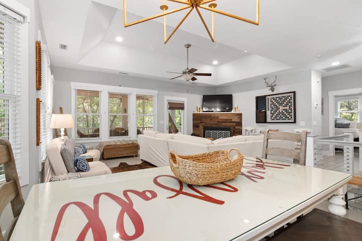 "Hay Y'all! 5 Bedroom / 3 Bath On The Golf Course! - Southport, NC