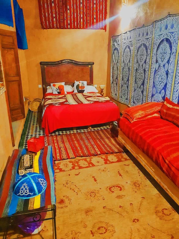 Riad Dar Lmallouki Avec Un Très Bon Thé - Fes