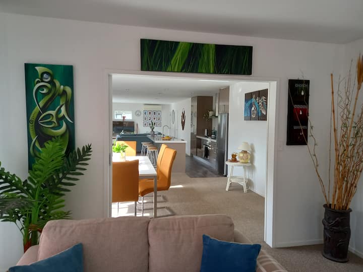 6 Bedrooms & 6 Ensuite Bathrooms Modern House - Bay of Plenty